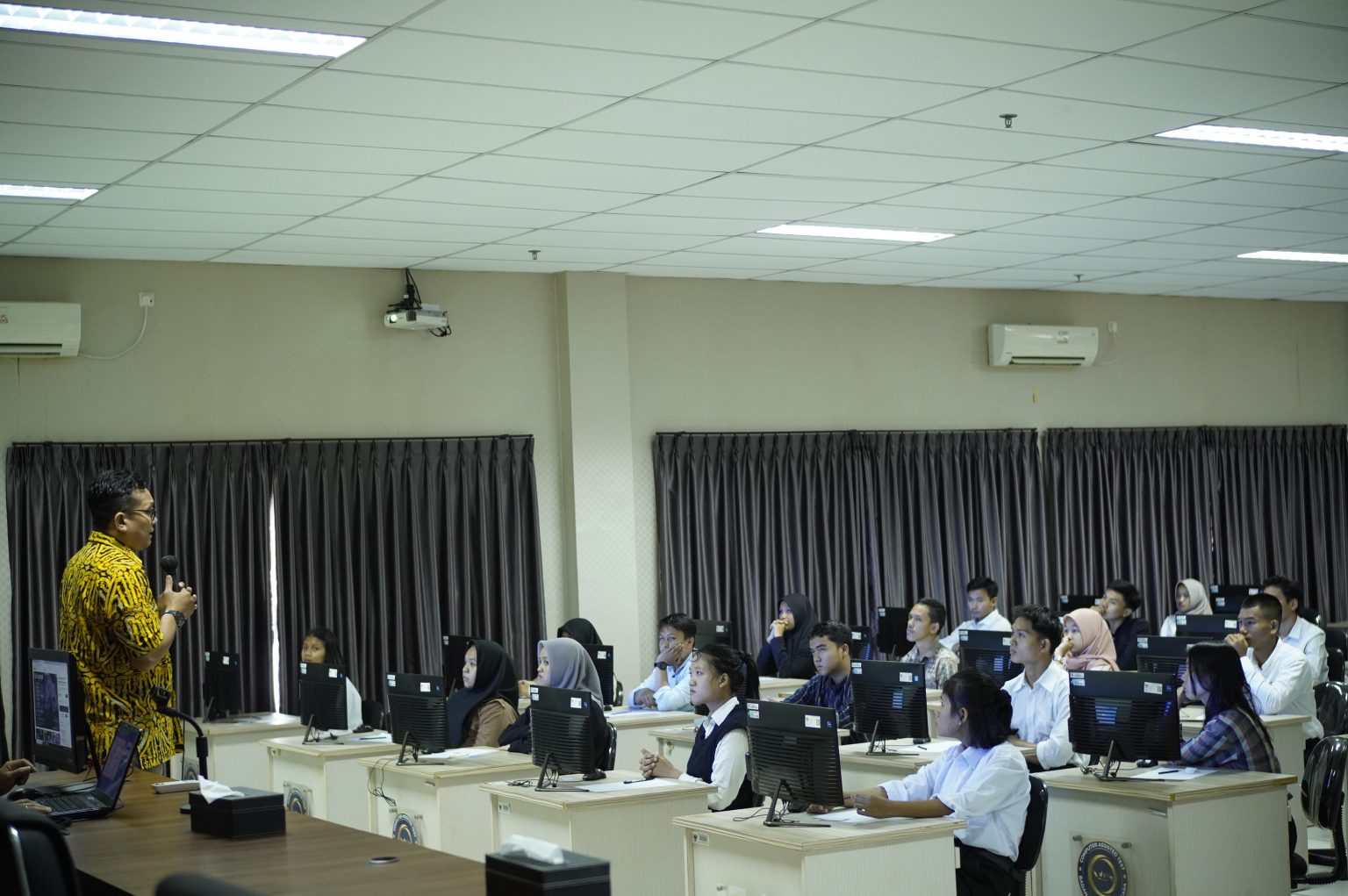 Kantor Regional Xii Bkn Pekanbaru Gelar Simulasi Cat Skd Sekolah